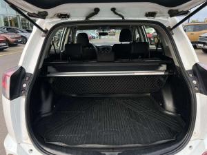 Balts Toyota RAV4 2016 Klaipėda, ar dzinēja tilpumu 1.99 L un nobraukumu 225 tūkst. km par 14500 €, foto 11 vietnē AUTOMOTO.COM.LV