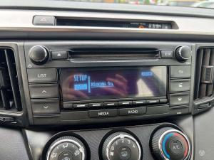 Balts Toyota RAV4 2016 Klaipėda, ar dzinēja tilpumu 1.99 L un nobraukumu 225 tūkst. km par 14500 €, foto 15 vietnē AUTOMOTO.COM.LV