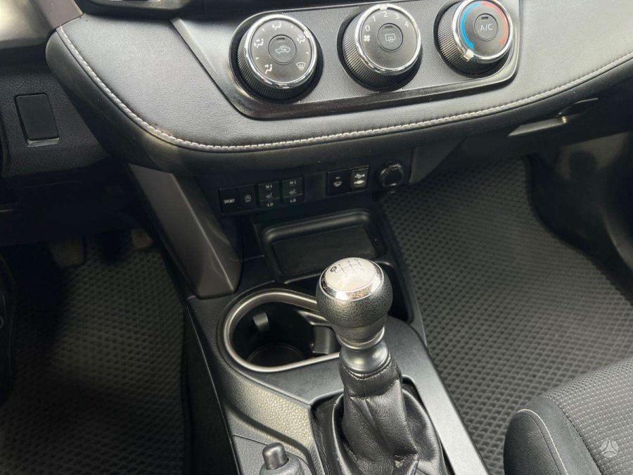 Balts Toyota RAV4 2016 Klaipėda, ar dzinēja tilpumu 1.99 L un nobraukumu 225 tūkst. km par 14500 €, foto 21 vietnē AUTOMOTO.COM.LV