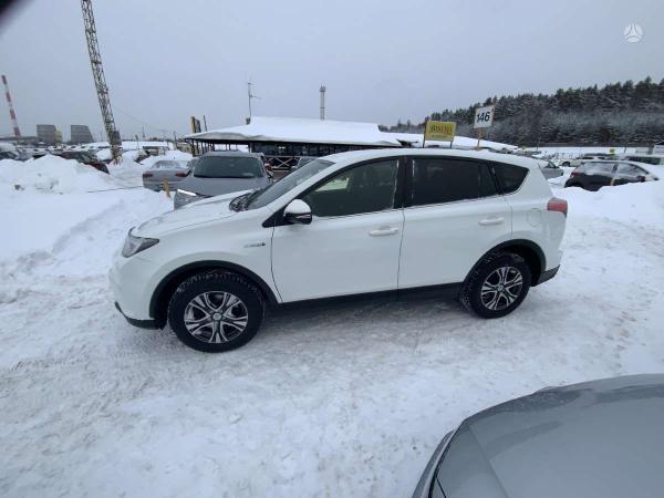 Balts Toyota RAV4 2017 Viļņa, ar dzinēja tilpumu 2.49 L un nobraukumu 153 tūkst. km par 18200 €, foto 3 vietnē AUTOMOTO.COM.LV