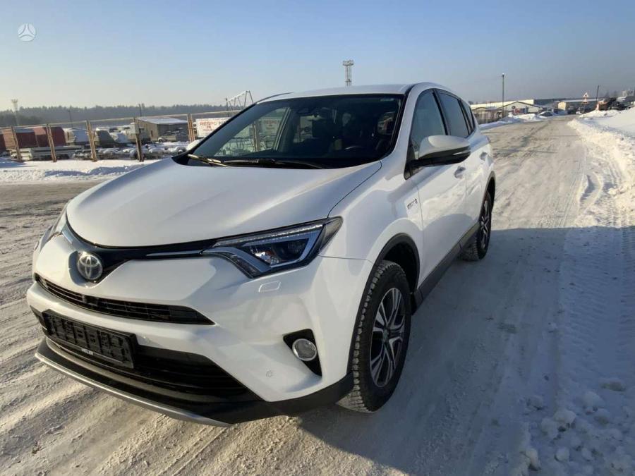 Balts Toyota RAV4 2017 Viļņa, ar dzinēja tilpumu 2.49 L un nobraukumu 153 tūkst. km par 18250 €, foto 1 vietnē AUTOMOTO.COM.LV