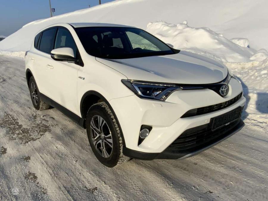 Balts Toyota RAV4 2017 Viļņa, ar dzinēja tilpumu 2.49 L un nobraukumu 153 tūkst. km par 18250 €, foto 3 vietnē AUTOMOTO.COM.LV