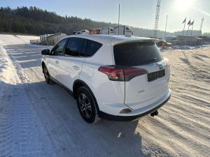 Balts Toyota RAV4 2017 Viļņa, ar dzinēja tilpumu 2.49 L un nobraukumu 153 tūkst. km par 18250 €, foto 7 vietnē AUTOMOTO.COM.LV