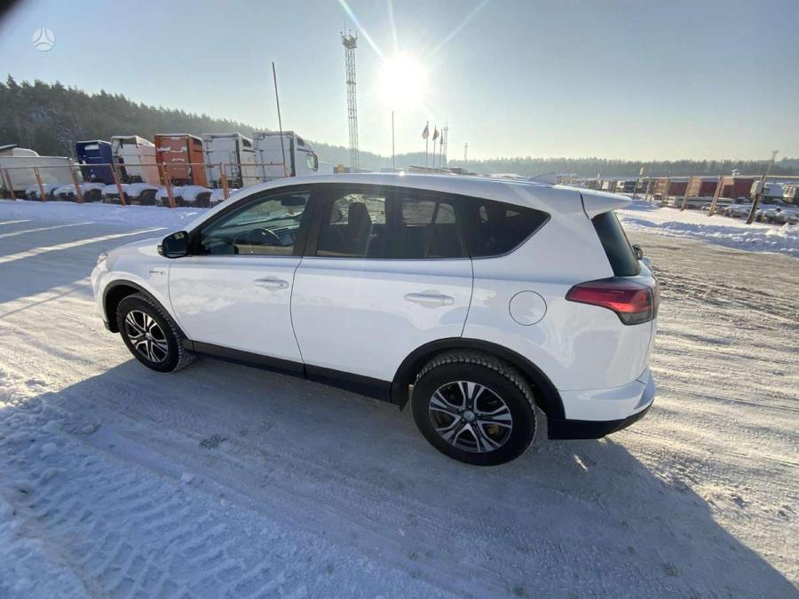 Balts Toyota RAV4 2017 Viļņa, ar dzinēja tilpumu 2.49 L un nobraukumu 153 tūkst. km par 18250 €, foto 8 vietnē AUTOMOTO.COM.LV