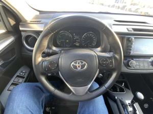 Balts Toyota RAV4 2017 Viļņa, ar dzinēja tilpumu 2.49 L un nobraukumu 153 tūkst. km par 18250 €, foto 17 vietnē AUTOMOTO.COM.LV