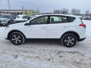 White Toyota RAV4 2017 in Taurage, with an engine capacity of 2.00 L and mileage of 250 thousand km for 9200 €, photo 4 on AUTOMOTO.COM.LV
