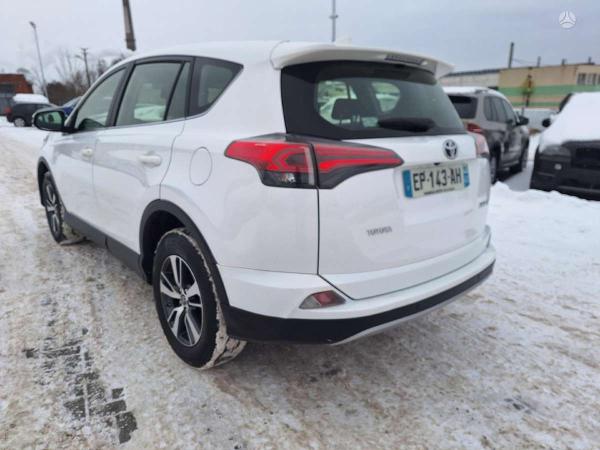 Balts Toyota RAV4 2017 Tauragė, ar dzinēja tilpumu 2.00 L un nobraukumu 250 tūkst. km par 9200 €, foto 5 vietnē AUTOMOTO.COM.LV