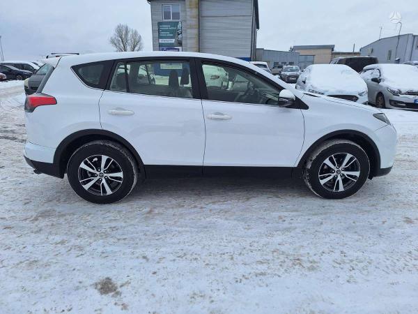 Balts Toyota RAV4 2017 Tauragė, ar dzinēja tilpumu 2.00 L un nobraukumu 250 tūkst. km par 9200 €, foto 8 vietnē AUTOMOTO.COM.LV