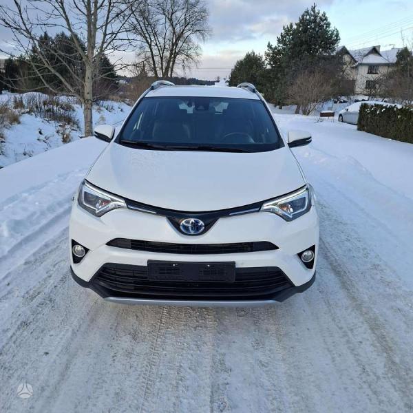Balts Toyota RAV4 2017 Panevēža, ar dzinēja tilpumu 2.50 L un nobraukumu 194 tūkst. km par 13800 €, foto 1 vietnē AUTOMOTO.COM.LV