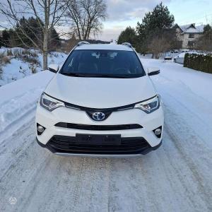 White Toyota RAV4 2017 in Panevezys, with an engine capacity of 2.50 L and mileage of 194 thousand km for 13800 €, photo  on AUTOMOTO.COM.LV