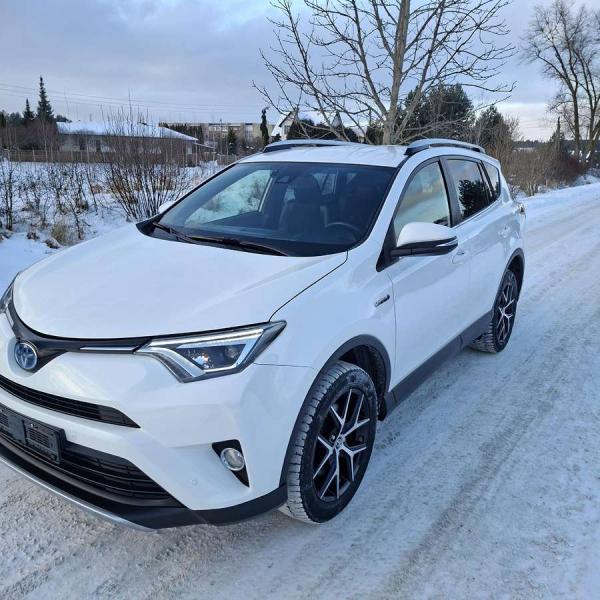Balts Toyota RAV4 2017 Panevēža, ar dzinēja tilpumu 2.50 L un nobraukumu 194 tūkst. km par 13800 €, foto 2 vietnē AUTOMOTO.COM.LV