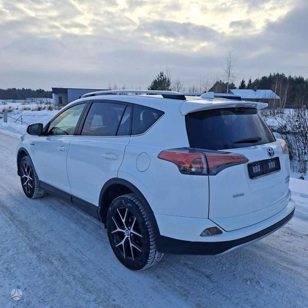 Balts Toyota RAV4 2017 Panevēža, ar dzinēja tilpumu 2.50 L un nobraukumu 194 tūkst. km par 13800 €, foto 4 vietnē AUTOMOTO.COM.LV