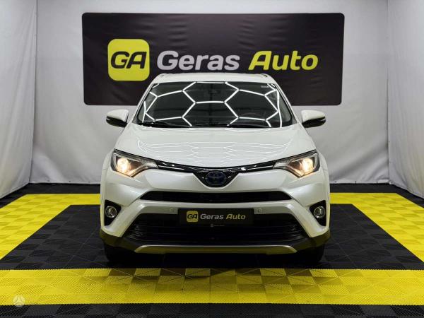 White Toyota RAV4 2017 in Vilnius, with an engine capacity of 2.49 L and mileage of 118 thousand km for 17990 €, photo 7 on AUTOMOTO.COM.LV