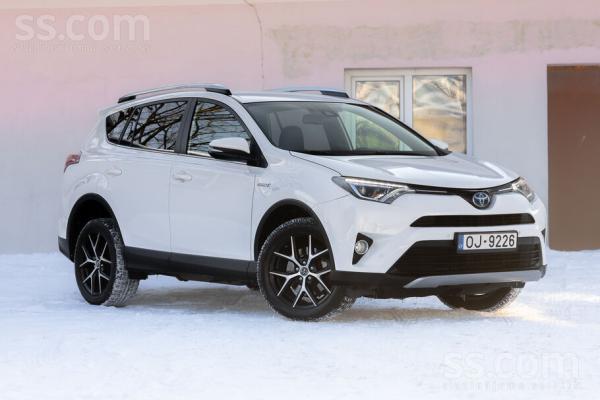 Balts Toyota RAV4 2017 Jelgava, ar dzinēja tilpumu 2.50 L un nobraukumu 0 tūkst. km par 16650 €, foto 1 vietnē AUTOMOTO.COM.LV
