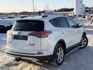 White Toyota RAV4 2017 in Utena, with an engine capacity of 2.49 L and mileage of 222 thousand km for 13590 €, photo 2 on AUTOMOTO.COM.LV