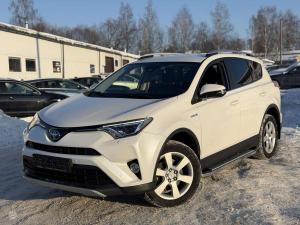 White Toyota RAV4 2017 in Utena, with an engine capacity of 2.49 L and mileage of 222 thousand km for 13590 €, photo 3 on AUTOMOTO.COM.LV