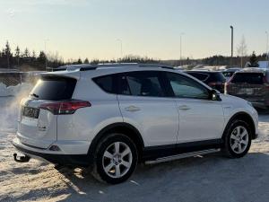 White Toyota RAV4 2017 in Utena, with an engine capacity of 2.49 L and mileage of 222 thousand km for 13590 €, photo 7 on AUTOMOTO.COM.LV