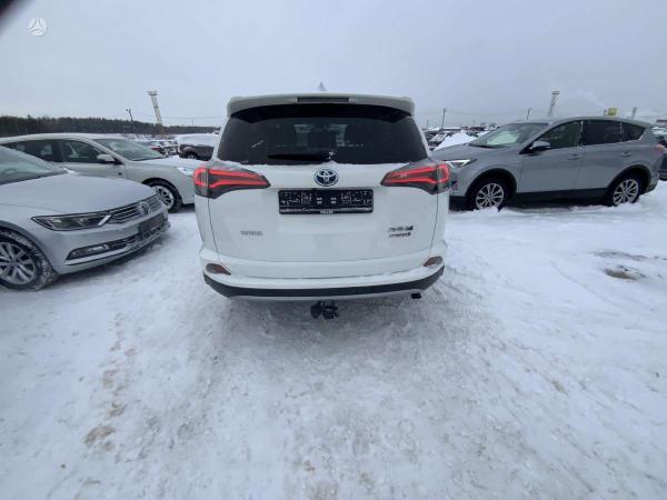 Balts Toyota RAV4 2017 Viļņa, ar dzinēja tilpumu 2.49 L un nobraukumu 153 tūkst. km par 17950 €, foto 6 vietnē AUTOMOTO.COM.LV