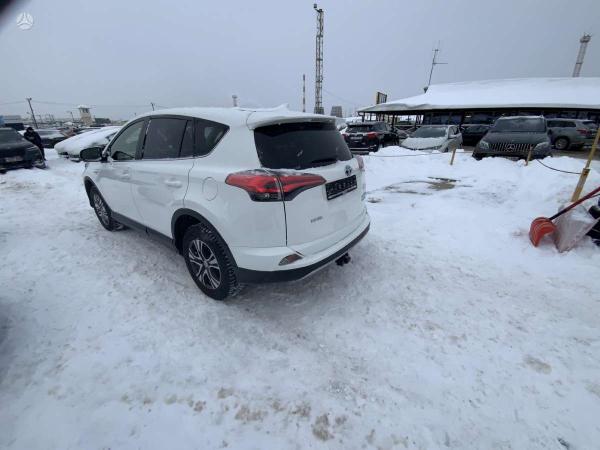 Balts Toyota RAV4 2017 Viļņa, ar dzinēja tilpumu 2.49 L un nobraukumu 153 tūkst. km par 17950 €, foto 8 vietnē AUTOMOTO.COM.LV