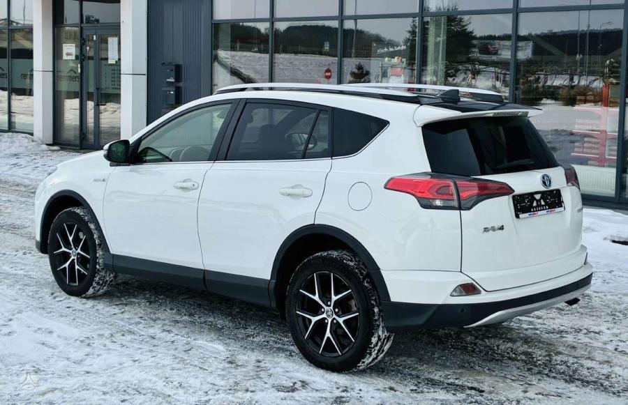 Balts Toyota RAV4 2017 Viļņa, ar dzinēja tilpumu 2.50 L un nobraukumu 225 tūkst. km par 13700 €, foto 5 vietnē AUTOMOTO.COM.LV