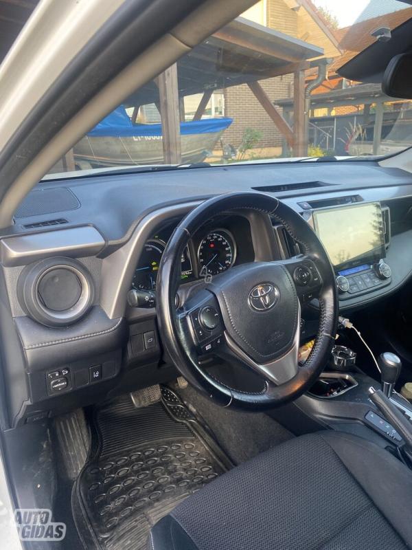 Balts Toyota RAV4 2017 Viļņa, ar dzinēja tilpumu 2.50 L un nobraukumu 175 tūkst. km par 16500 €, foto 2 vietnē AUTOMOTO.COM.LV