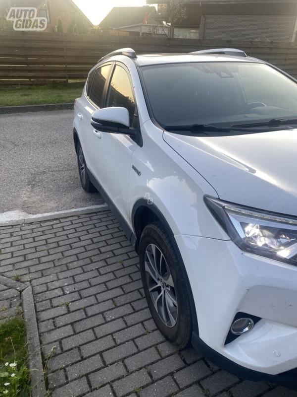 Balts Toyota RAV4 2017 Viļņa, ar dzinēja tilpumu 2.50 L un nobraukumu 175 tūkst. km par 16500 €, foto 4 vietnē AUTOMOTO.COM.LV