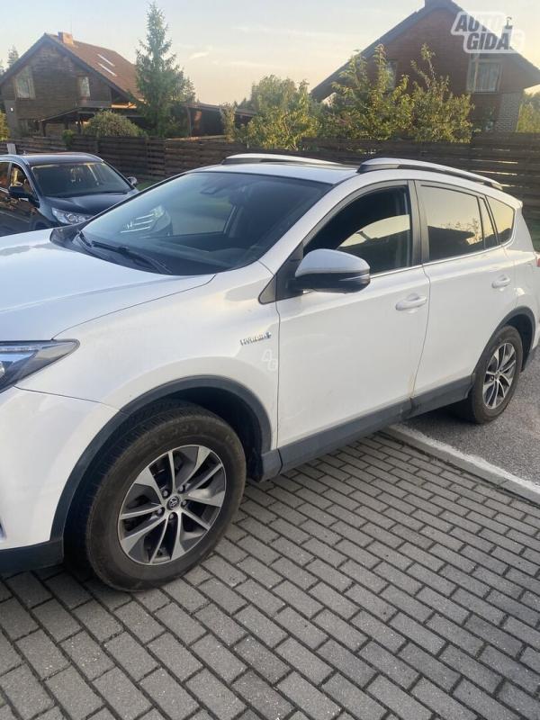 Balts Toyota RAV4 2017 Viļņa, ar dzinēja tilpumu 2.50 L un nobraukumu 175 tūkst. km par 16500 €, foto 5 vietnē AUTOMOTO.COM.LV