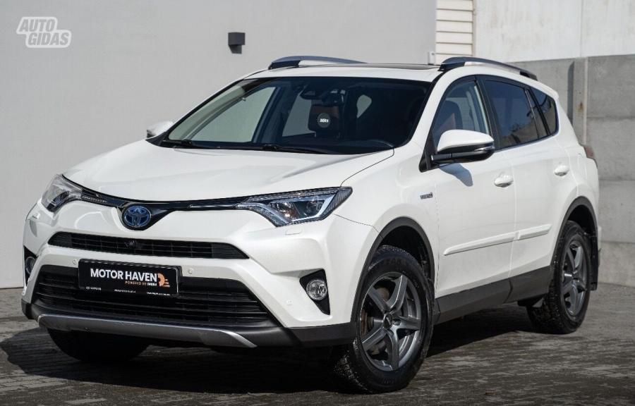 White Toyota RAV4 2017 in Kaunas, with an engine capacity of 2.50 L and mileage of 100 thousand km for 23300 €, photo 1 on AUTOMOTO.COM.LV
