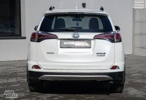 White Toyota RAV4 2017 in Kaunas, with an engine capacity of 2.50 L and mileage of 100 thousand km for 23300 €, photo 3 on AUTOMOTO.COM.LV