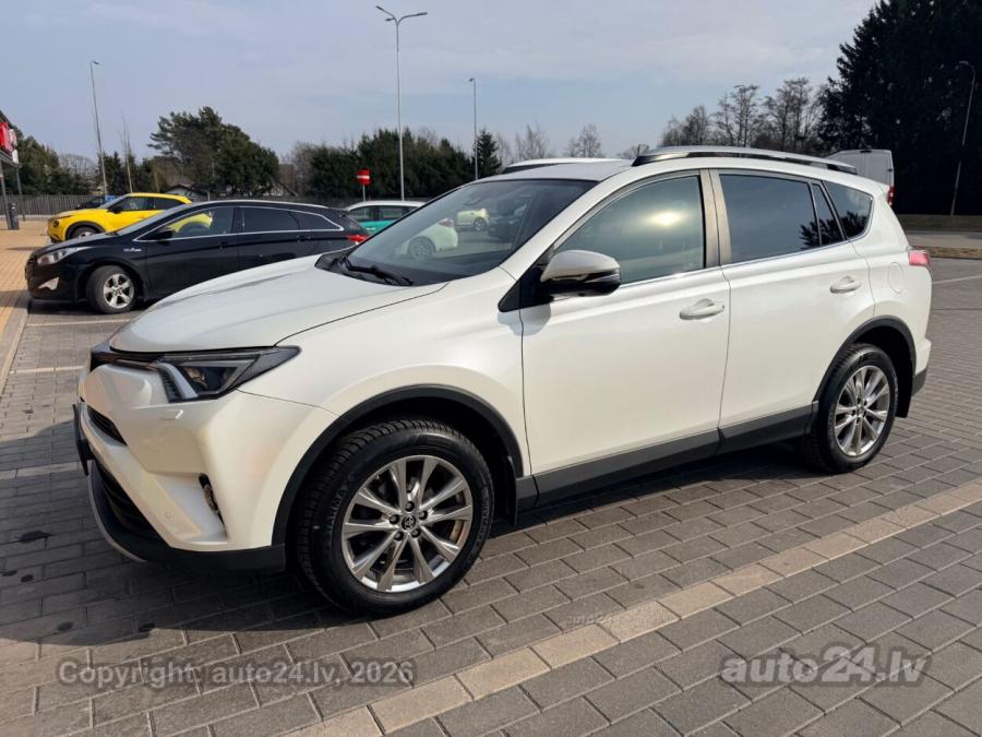 Balts Toyota RAV4 2017 Tallina, ar dzinēja tilpumu 2.00 L un nobraukumu 110 tūkst. km par 23000 €, foto 2 vietnē AUTOMOTO.COM.LV