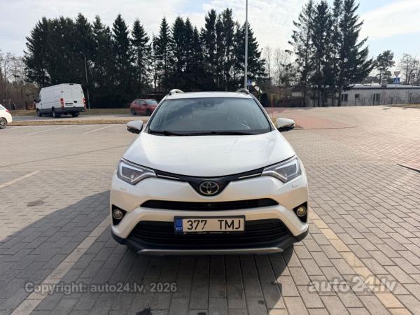 Balts Toyota RAV4 2017 Tallina, ar dzinēja tilpumu 2.00 L un nobraukumu 110 tūkst. km par 23000 €, foto 4 vietnē AUTOMOTO.COM.LV
