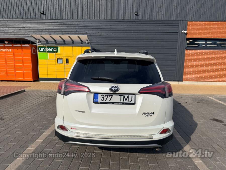 Balts Toyota RAV4 2017 Tallina, ar dzinēja tilpumu 2.00 L un nobraukumu 110 tūkst. km par 23000 €, foto 5 vietnē AUTOMOTO.COM.LV