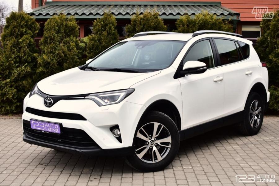 White Toyota RAV4 2017 in Kretinga, with an engine capacity of 2.00 L and mileage of 162 thousand km for 13999 €, photo 1 on AUTOMOTO.COM.LV