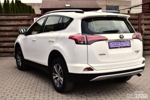 White Toyota RAV4 2017 in Kretinga, with an engine capacity of 2.00 L and mileage of 162 thousand km for 13999 €, photo 7 on AUTOMOTO.COM.LV
