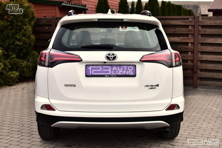 White Toyota RAV4 2017 in Kretinga, with an engine capacity of 2.00 L and mileage of 162 thousand km for 13999 €, photo 9 on AUTOMOTO.COM.LV