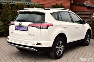 White Toyota RAV4 2017 in Kretinga, with an engine capacity of 2.00 L and mileage of 162 thousand km for 13999 €, photo 10 on AUTOMOTO.COM.LV