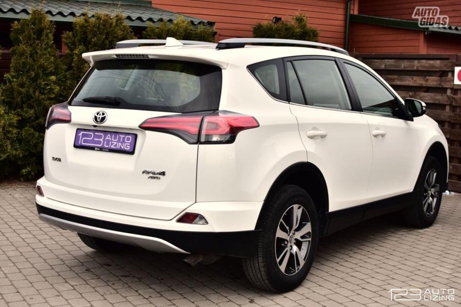 White Toyota RAV4 2017 in Kretinga, with an engine capacity of 2.00 L and mileage of 162 thousand km for 13999 €, photo 10 on AUTOMOTO.COM.LV