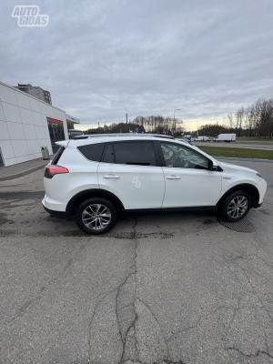 White Toyota RAV4 2017 in Kaunas, with an engine capacity of 2.50 L and mileage of 256 thousand km for 15800 €, photo 6 on AUTOMOTO.COM.LV