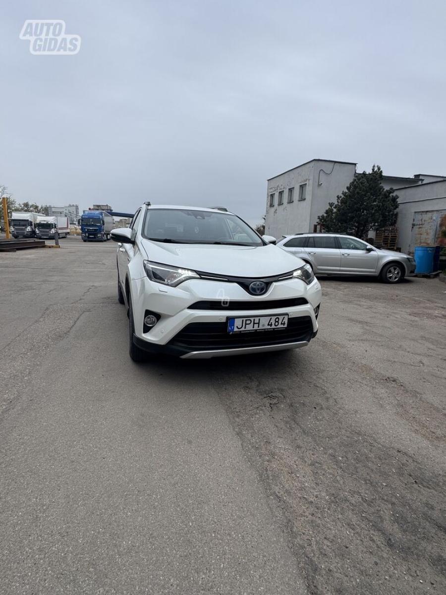 White Toyota RAV4 2017 in Kaunas, with an engine capacity of 2.50 L and mileage of 256 thousand km for 15800 €, photo 8 on AUTOMOTO.COM.LV