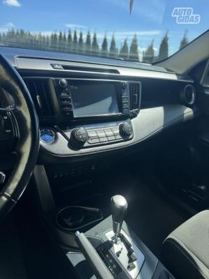 White Toyota RAV4 2017 in Kaunas, with an engine capacity of 2.50 L and mileage of 256 thousand km for 15800 €, photo 10 on AUTOMOTO.COM.LV