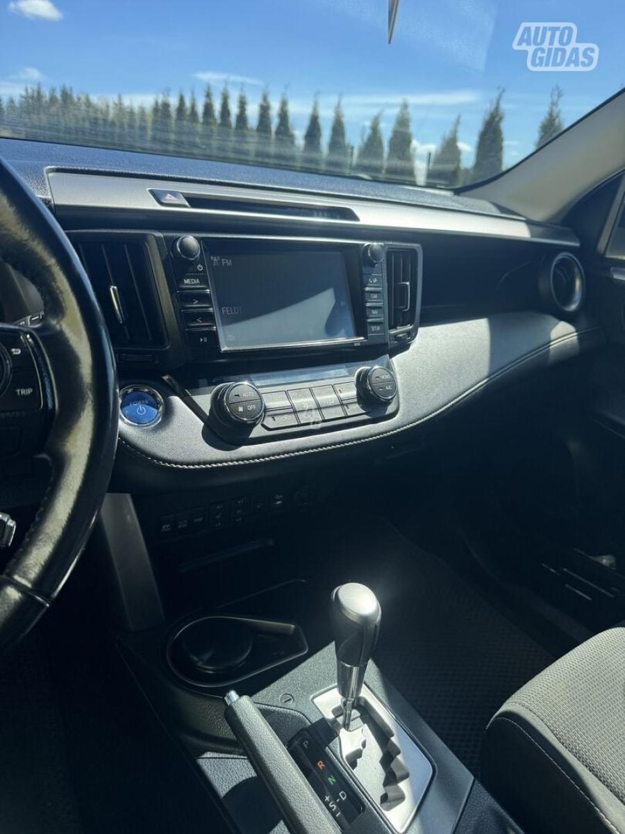White Toyota RAV4 2017 in Kaunas, with an engine capacity of 2.50 L and mileage of 256 thousand km for 15800 €, photo 10 on AUTOMOTO.COM.LV
