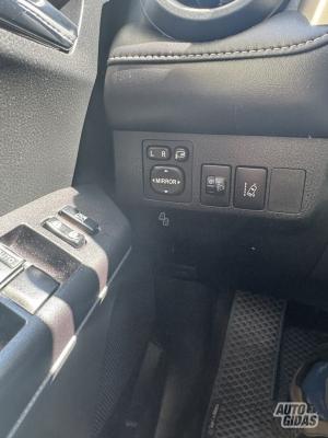 White Toyota RAV4 2017 in Kaunas, with an engine capacity of 2.50 L and mileage of 256 thousand km for 15800 €, photo 11 on AUTOMOTO.COM.LV