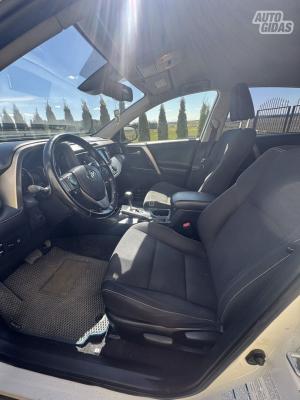 White Toyota RAV4 2017 in Kaunas, with an engine capacity of 2.50 L and mileage of 256 thousand km for 15800 €, photo 12 on AUTOMOTO.COM.LV