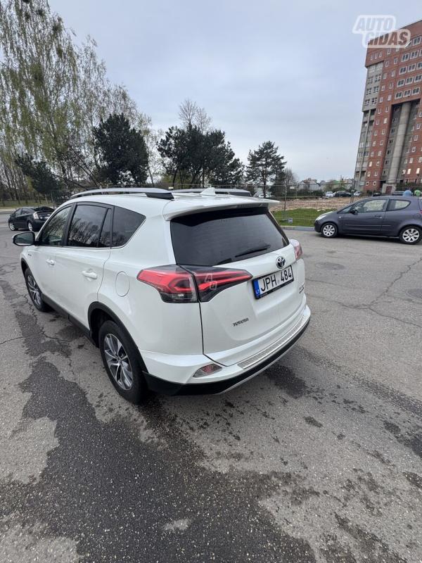 White Toyota RAV4 2017 in Kaunas, with an engine capacity of 2.50 L and mileage of 256 thousand km for 15200 €, photo 2 on AUTOMOTO.COM.LV