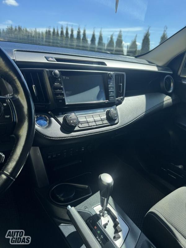 White Toyota RAV4 2017 in Kaunas, with an engine capacity of 2.50 L and mileage of 256 thousand km for 15200 €, photo 9 on AUTOMOTO.COM.LV