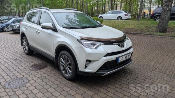 Balts Toyota RAV4 2017 Rīga, ar dzinēja tilpumu 2.00 L un nobraukumu 109 tūkst. km par 18280 €, foto 2 vietnē AUTOMOTO.COM.LV