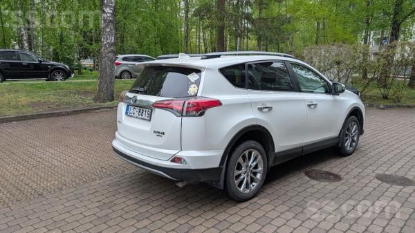 Balts Toyota RAV4 2017 Rīga, ar dzinēja tilpumu 2.00 L un nobraukumu 109 tūkst. km par 18280 €, foto 3 vietnē AUTOMOTO.COM.LV