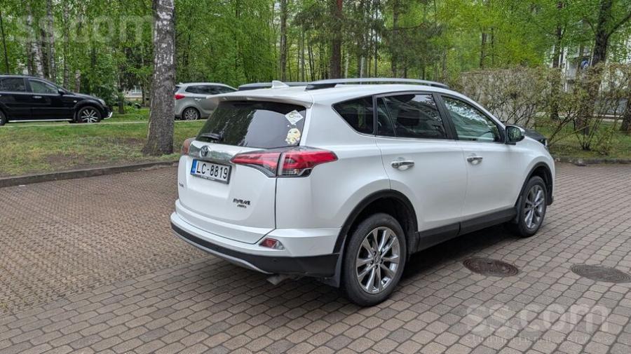 Balts Toyota RAV4 2017 Rīga, ar dzinēja tilpumu 2.00 L un nobraukumu 109 tūkst. km par 18280 €, foto 4 vietnē AUTOMOTO.COM.LV