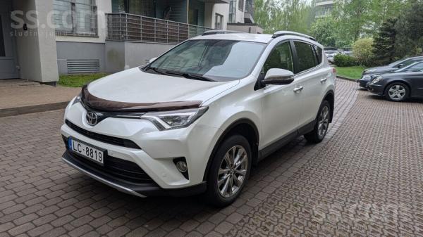 White Toyota RAV4 2017 in Riga, with an engine capacity of 2.00 L and mileage of 109 thousand km for 17280 €, photo 1 on AUTOMOTO.COM.LV