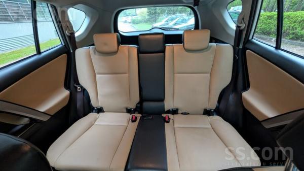White Toyota RAV4 2017 in Riga, with an engine capacity of 2.00 L and mileage of 109 thousand km for 17280 €, photo 7 on AUTOMOTO.COM.LV